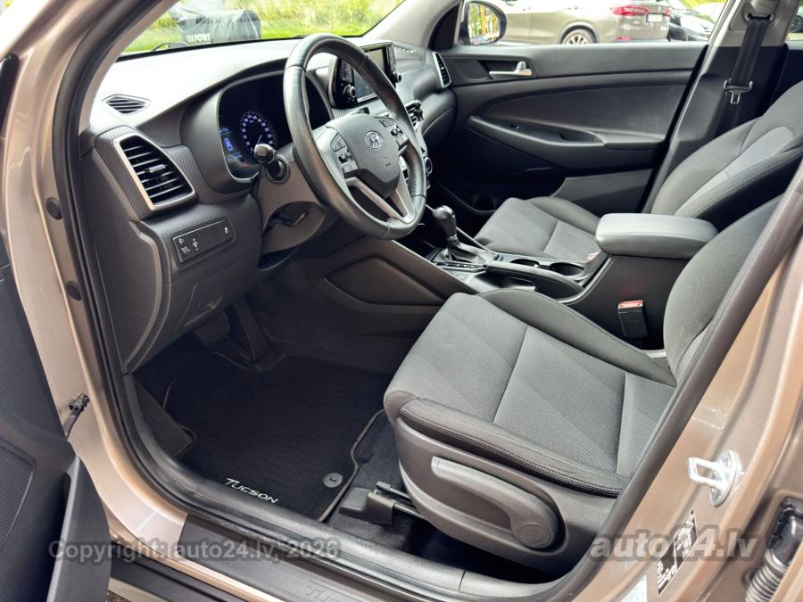 Beige Hyundai Tucson 2019 in Tallinn, with an engine capacity of 1.60 L and mileage of 151 thousand km for 11990 €, photo 7 on AUTOMOTO.COM.LV