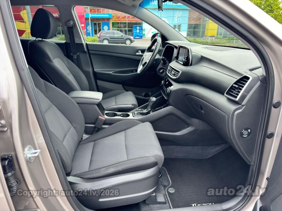 Beige Hyundai Tucson 2019 in Tallinn, with an engine capacity of 1.60 L and mileage of 151 thousand km for 11990 €, photo 12 on AUTOMOTO.COM.LV