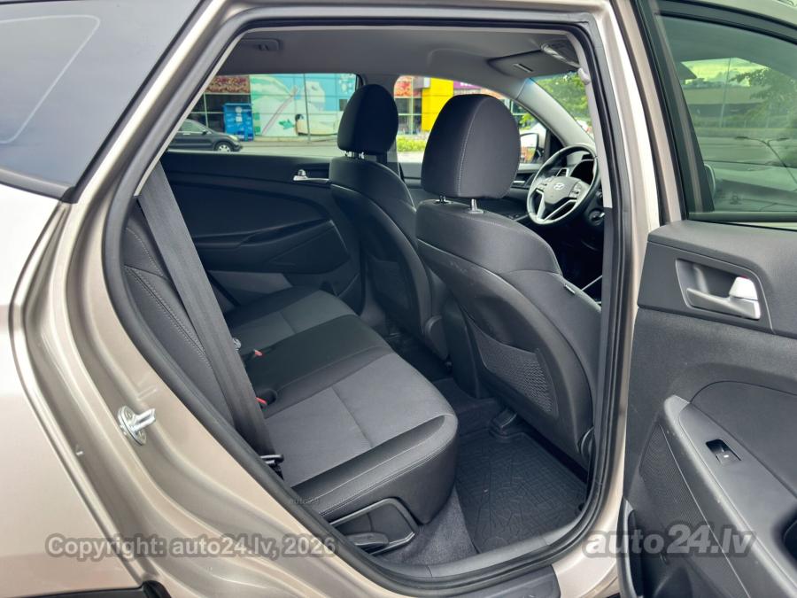 Beige Hyundai Tucson 2019 in Tallinn, with an engine capacity of 1.60 L and mileage of 151 thousand km for 11990 €, photo 15 on AUTOMOTO.COM.LV