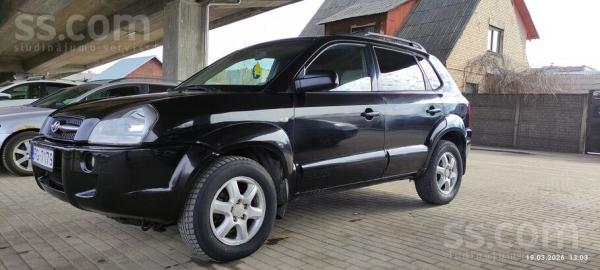 Melns Hyundai Tucson 2004 Daugavpils, ar dzinēja tilpumu 2.00 L un nobraukumu 233 tūkst. km par 2490 €, foto 1 vietnē AUTOMOTO.COM.LV