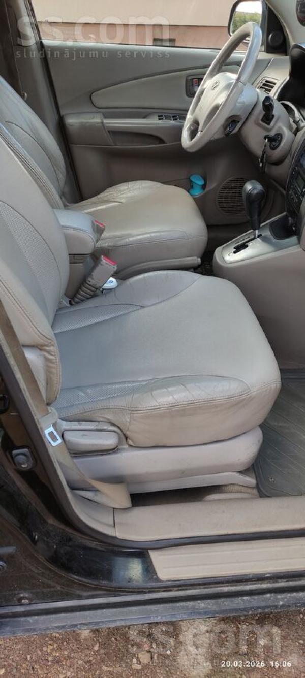 Melns Hyundai Tucson 2004 Daugavpils, ar dzinēja tilpumu 2.00 L un nobraukumu 233 tūkst. km par 2490 €, foto 2 vietnē AUTOMOTO.COM.LV