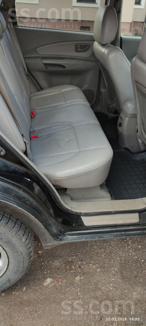 Melns Hyundai Tucson 2004 Daugavpils, ar dzinēja tilpumu 2.00 L un nobraukumu 233 tūkst. km par 2490 €, foto 4 vietnē AUTOMOTO.COM.LV