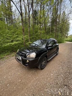 Black Hyundai Tucson 2005 in Liepaja, with an engine capacity of 2.00 L and mileage of 223 thousand km for 2290 €, photo 6 on AUTOMOTO.COM.LV