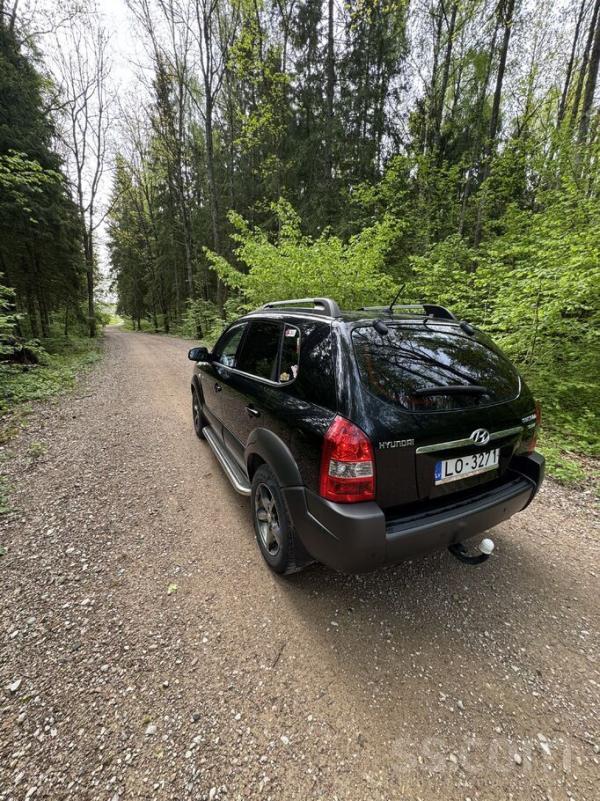Black Hyundai Tucson 2005 in Liepaja, with an engine capacity of 2.00 L and mileage of 223 thousand km for 2290 €, photo 8 on AUTOMOTO.COM.LV