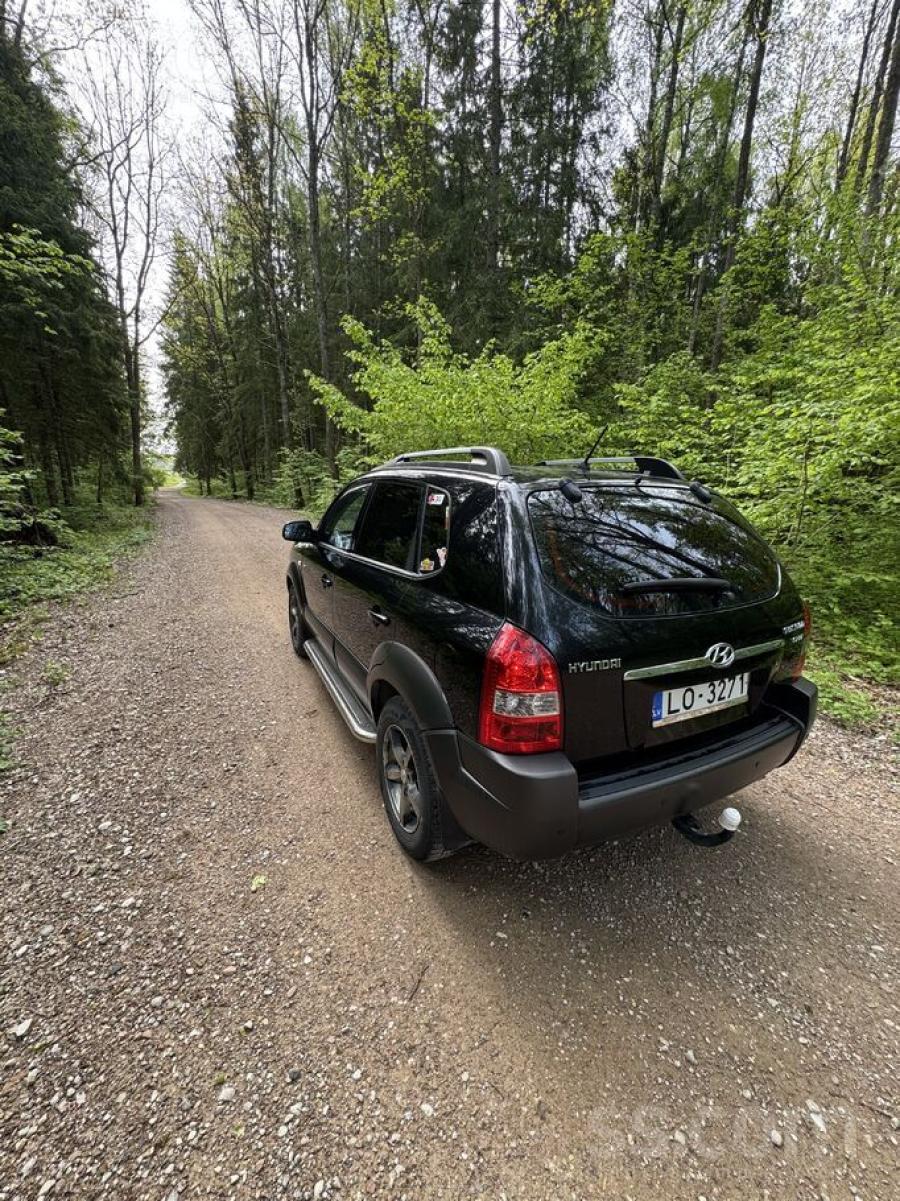 Black Hyundai Tucson 2005 in Liepaja, with an engine capacity of 2.00 L and mileage of 223 thousand km for 2290 €, photo 8 on AUTOMOTO.COM.LV