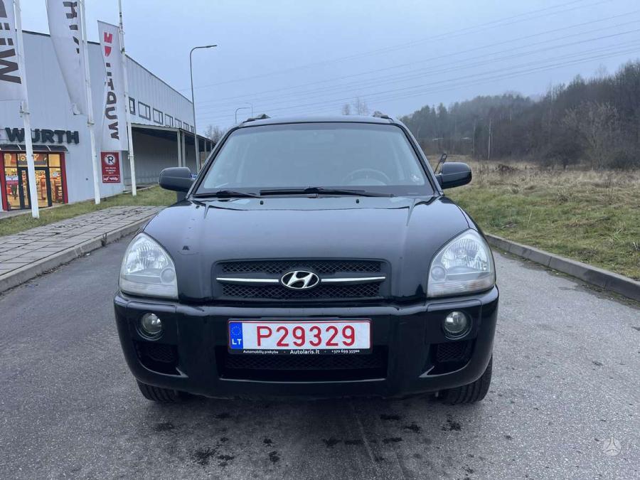 Melns Hyundai Tucson 2005 Viļņa, ar dzinēja tilpumu 1.99 L un nobraukumu 260 tūkst. km par 3450 €, foto 2 vietnē AUTOMOTO.COM.LV