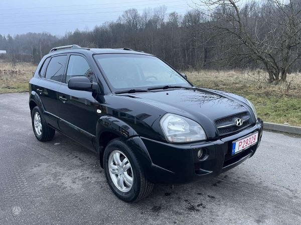 Black Hyundai Tucson 2005 in Vilnius, with an engine capacity of 1.99 L and mileage of 260 thousand km for 3450 €, photo 3 on AUTOMOTO.COM.LV