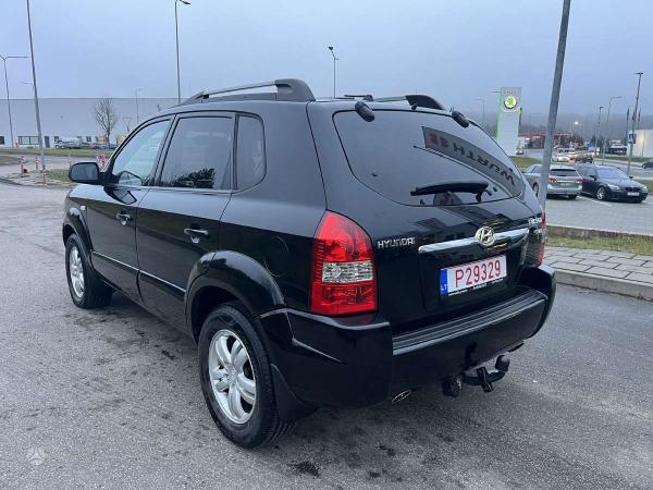 Black Hyundai Tucson 2005 in Vilnius, with an engine capacity of 1.99 L and mileage of 260 thousand km for 3450 €, photo 7 on AUTOMOTO.COM.LV