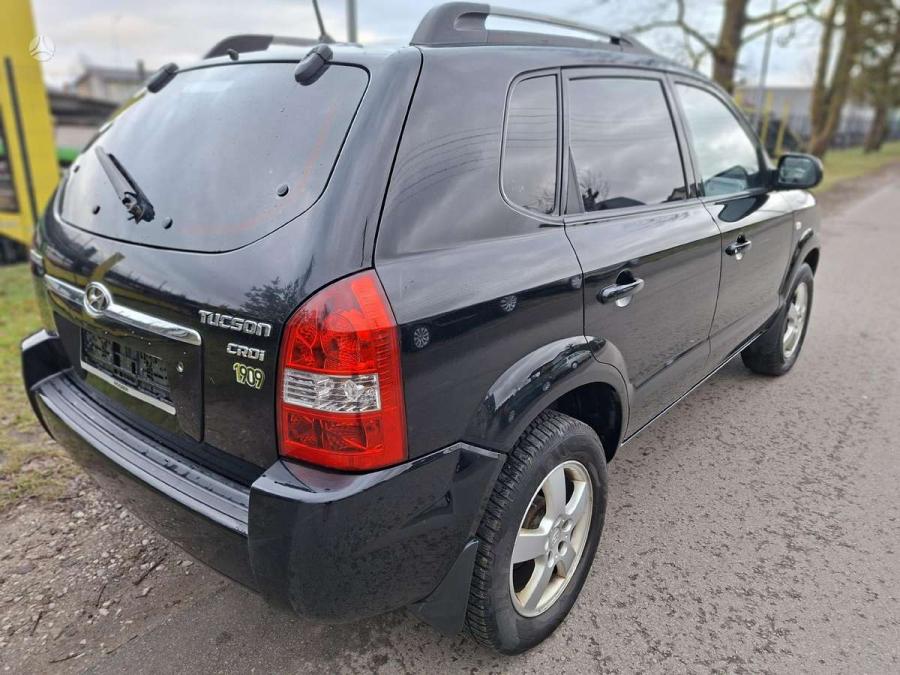 Black Hyundai Tucson 2005 in Marijampole, with an engine capacity of 2.00 L and mileage of 238 thousand km for 2999 €, photo 3 on AUTOMOTO.COM.LV
