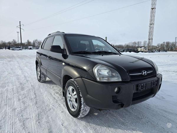 Melns Hyundai Tucson 2005 Marijampole, ar dzinēja tilpumu 1.99 L un nobraukumu 211 tūkst. km par 2400 €, foto 2 vietnē AUTOMOTO.COM.LV