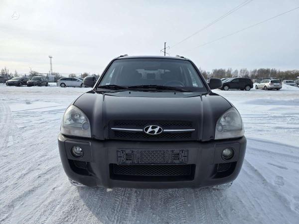Melns Hyundai Tucson 2005 Marijampole, ar dzinēja tilpumu 1.99 L un nobraukumu 211 tūkst. km par 2400 €, foto 3 vietnē AUTOMOTO.COM.LV