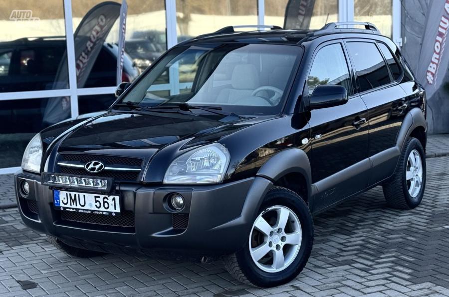Black Hyundai Tucson 2005 in Radviliskis, with an engine capacity of 2.00 L and mileage of 326 thousand km for 3650 €, photo 1 on AUTOMOTO.COM.LV