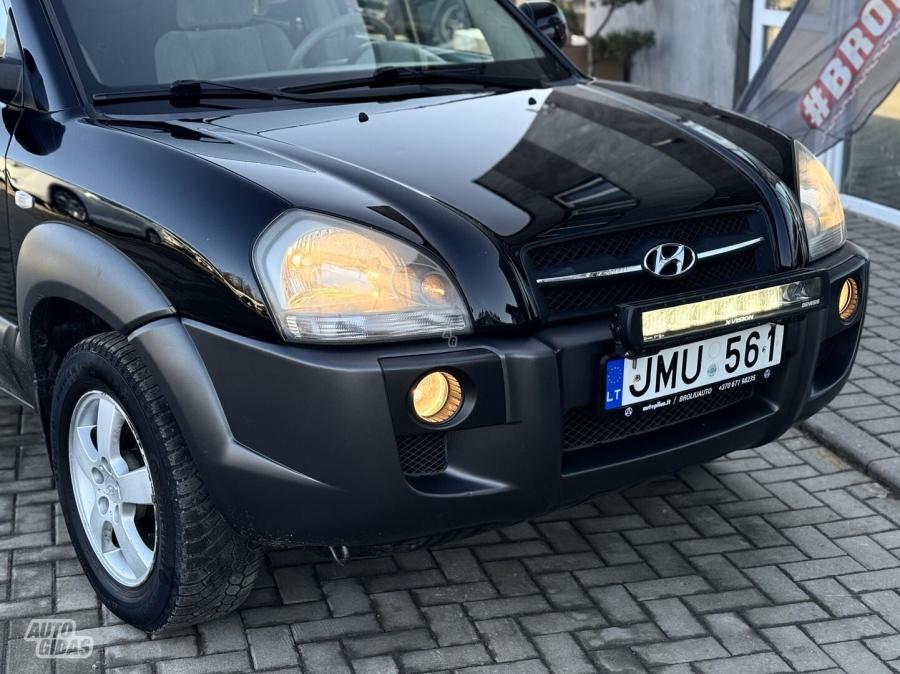 Black Hyundai Tucson 2005 in Radviliskis, with an engine capacity of 2.00 L and mileage of 326 thousand km for 3650 €, photo 7 on AUTOMOTO.COM.LV