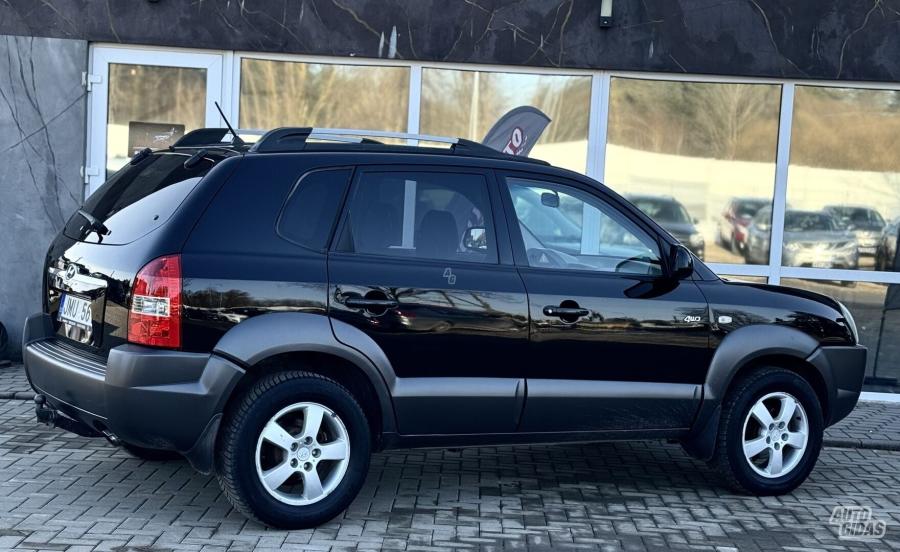 Black Hyundai Tucson 2005 in Radviliskis, with an engine capacity of 2.00 L and mileage of 326 thousand km for 3650 €, photo 8 on AUTOMOTO.COM.LV