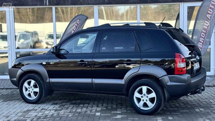 Black Hyundai Tucson 2005 in Radviliskis, with an engine capacity of 2.00 L and mileage of 326 thousand km for 3650 €, photo 9 on AUTOMOTO.COM.LV