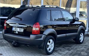 Black Hyundai Tucson 2005 in Radviliskis, with an engine capacity of 2.00 L and mileage of 326 thousand km for 3650 €, photo 10 on AUTOMOTO.COM.LV