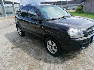 Black Hyundai Tucson 2005 in Utena, with an engine capacity of 2.00 L and mileage of 352 thousand km for 1500 €, photo 5 on AUTOMOTO.COM.LV