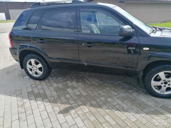 Melns Hyundai Tucson 2005 Utena, ar dzinēja tilpumu 2.00 L un nobraukumu 352 tūkst. km par 1500 €, foto 5 vietnē AUTOMOTO.COM.LV