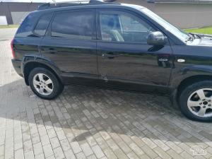 Black Hyundai Tucson 2005 in Utena, with an engine capacity of 2.00 L and mileage of 352 thousand km for 1500 €, photo 6 on AUTOMOTO.COM.LV