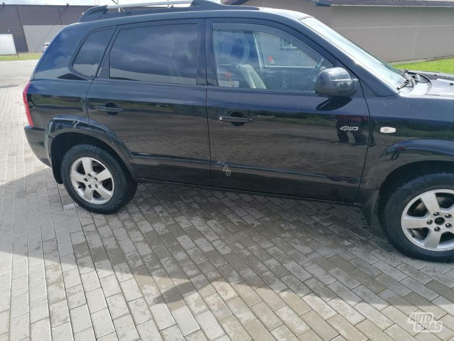 Black Hyundai Tucson 2005 in Utena, with an engine capacity of 2.00 L and mileage of 352 thousand km for 1500 €, photo 6 on AUTOMOTO.COM.LV