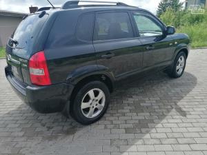 Black Hyundai Tucson 2005 in Utena, with an engine capacity of 2.00 L and mileage of 352 thousand km for 1500 €, photo 7 on AUTOMOTO.COM.LV