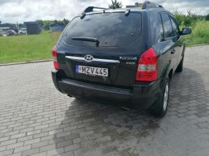 Black Hyundai Tucson 2005 in Utena, with an engine capacity of 2.00 L and mileage of 352 thousand km for 1500 €, photo 8 on AUTOMOTO.COM.LV