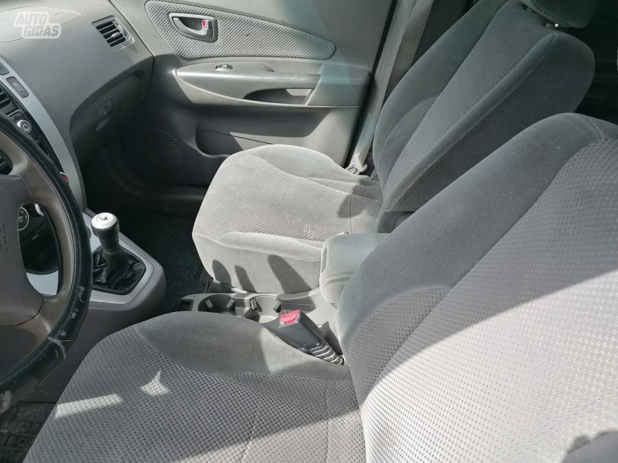 Black Hyundai Tucson 2005 in Utena, with an engine capacity of 2.00 L and mileage of 352 thousand km for 1500 €, photo 11 on AUTOMOTO.COM.LV