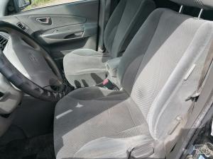 Black Hyundai Tucson 2005 in Utena, with an engine capacity of 2.00 L and mileage of 352 thousand km for 1500 €, photo 12 on AUTOMOTO.COM.LV