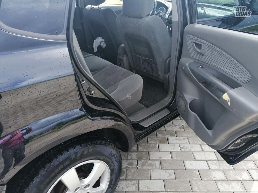 Black Hyundai Tucson 2005 in Utena, with an engine capacity of 2.00 L and mileage of 352 thousand km for 1500 €, photo 15 on AUTOMOTO.COM.LV