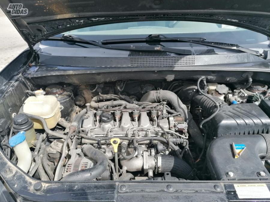 Black Hyundai Tucson 2005 in Utena, with an engine capacity of 2.00 L and mileage of 352 thousand km for 1500 €, photo 19 on AUTOMOTO.COM.LV