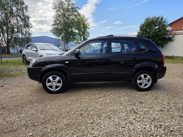 Melns Hyundai Tucson 2005 Rēzekne, ar dzinēja tilpumu 2.00 L un nobraukumu 0 tūkst. km par 2150 €, foto 1 vietnē AUTOMOTO.COM.LV