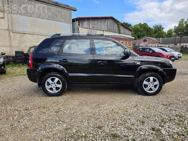 Melns Hyundai Tucson 2005 Rēzekne, ar dzinēja tilpumu 2.00 L un nobraukumu 0 tūkst. km par 2150 €, foto 2 vietnē AUTOMOTO.COM.LV