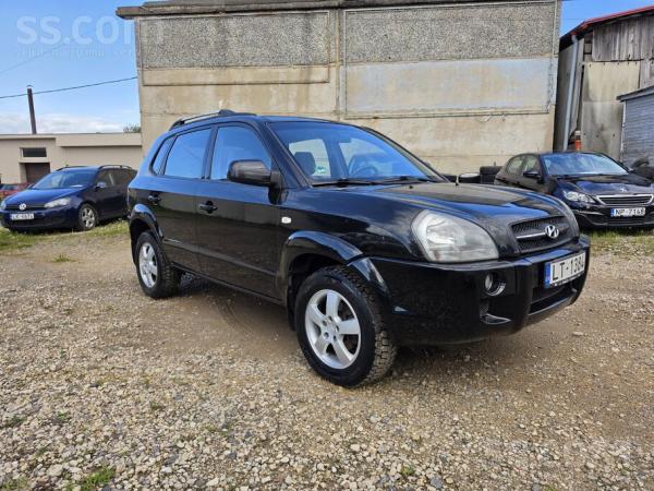 Melns Hyundai Tucson 2005 Rēzekne, ar dzinēja tilpumu 2.00 L un nobraukumu 0 tūkst. km par 2150 €, foto 4 vietnē AUTOMOTO.COM.LV