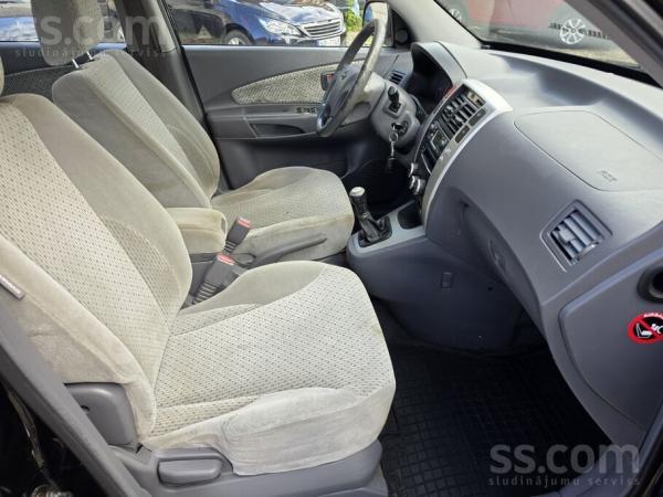Melns Hyundai Tucson 2005 Rēzekne, ar dzinēja tilpumu 2.00 L un nobraukumu 0 tūkst. km par 2150 €, foto 10 vietnē AUTOMOTO.COM.LV
