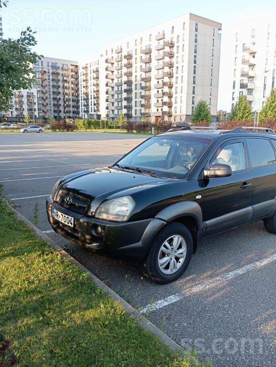 Черный Хендай Туксон 2005 в Рига, объемом двигателя 2.00 л и пробегом 277 тыс. км за 2650 €, фото 3 на AUTOMOTO.COM.LV