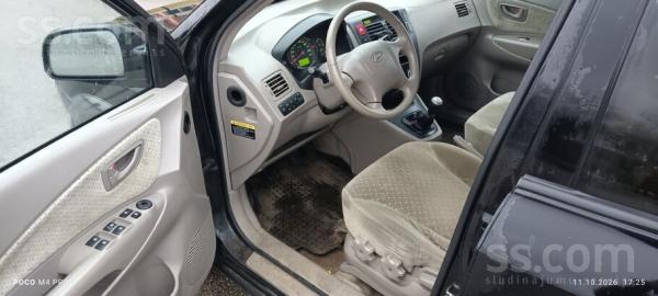 Melns Hyundai Tucson 2005 Krāslava, ar dzinēja tilpumu 2.00 L un nobraukumu 299 tūkst. km par 2000 €, foto 3 vietnē AUTOMOTO.COM.LV