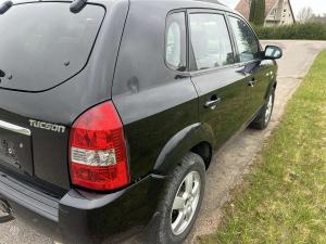 Melns Hyundai Tucson 2005 Alīta, ar dzinēja tilpumu 0.00 L un nobraukumu 194 tūkst. km par 2600 €, foto 3 vietnē AUTOMOTO.COM.LV