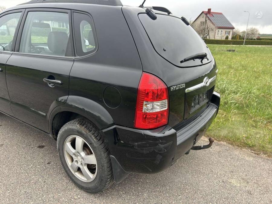 Melns Hyundai Tucson 2005 Alīta, ar dzinēja tilpumu 0.00 L un nobraukumu 194 tūkst. km par 2600 €, foto 5 vietnē AUTOMOTO.COM.LV