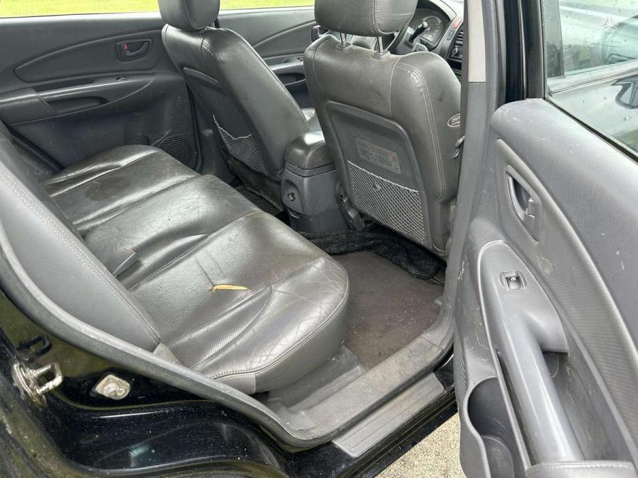 Melns Hyundai Tucson 2005 Alīta, ar dzinēja tilpumu 0.00 L un nobraukumu 194 tūkst. km par 2600 €, foto 14 vietnē AUTOMOTO.COM.LV
