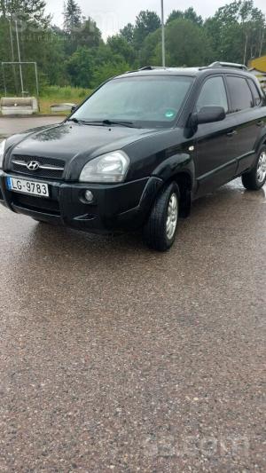Black Hyundai Tucson 2006 in Talsi, with an engine capacity of 2.00 L and mileage of 302 thousand km for 2300 €, photo 3 on AUTOMOTO.COM.LV