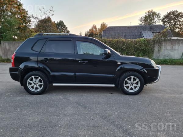 Melns Hyundai Tucson 2006 Ogre, ar dzinēja tilpumu 2.00 L un nobraukumu 0 tūkst. km par 1770 €, foto 4 vietnē AUTOMOTO.COM.LV
