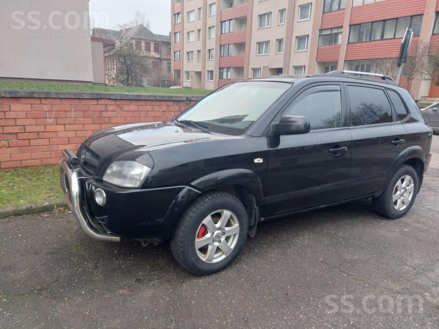 Melns Hyundai Tucson 2006 Liepāja, ar dzinēja tilpumu 2.00 L un nobraukumu 300 tūkst. km par 2100 €, foto 3 vietnē AUTOMOTO.COM.LV