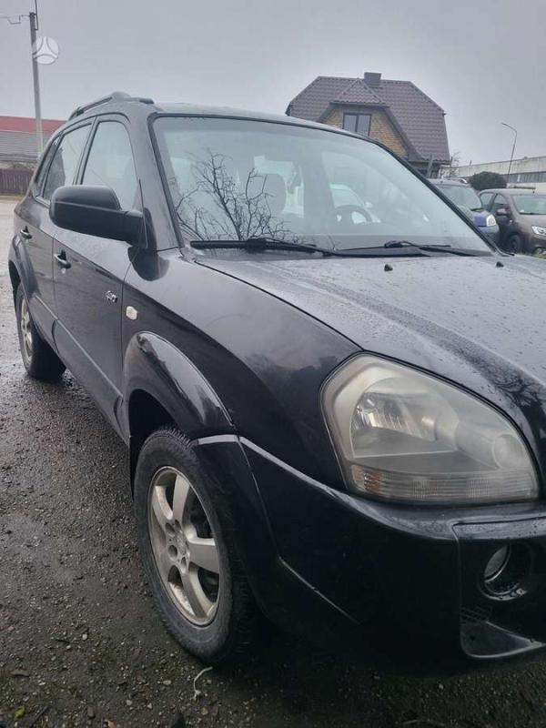 Melns Hyundai Tucson 2006 Šauļi, ar dzinēja tilpumu 1.99 L un nobraukumu 269 tūkst. km par 2299 €, foto 3 vietnē AUTOMOTO.COM.LV