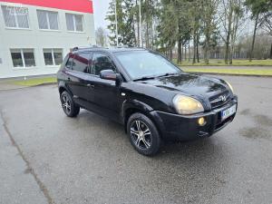 Black Hyundai Tucson 2006 in Radviliskis, with an engine capacity of 2.00 L and mileage of 332 thousand km for 1995 €, photo 2 on AUTOMOTO.COM.LV