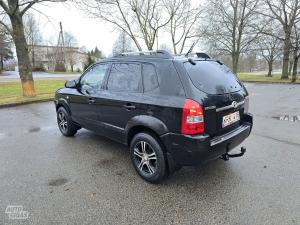 Black Hyundai Tucson 2006 in Radviliskis, with an engine capacity of 2.00 L and mileage of 332 thousand km for 1995 €, photo 4 on AUTOMOTO.COM.LV
