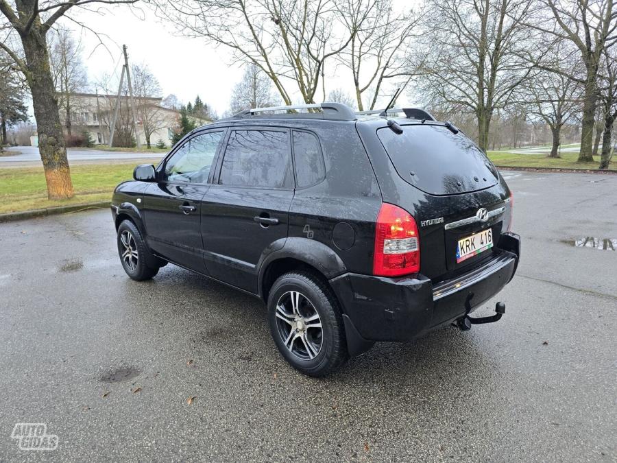Black Hyundai Tucson 2006 in Radviliskis, with an engine capacity of 2.00 L and mileage of 332 thousand km for 1995 €, photo 4 on AUTOMOTO.COM.LV