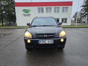 Black Hyundai Tucson 2006 in Radviliskis, with an engine capacity of 2.00 L and mileage of 332 thousand km for 1995 €, photo 9 on AUTOMOTO.COM.LV