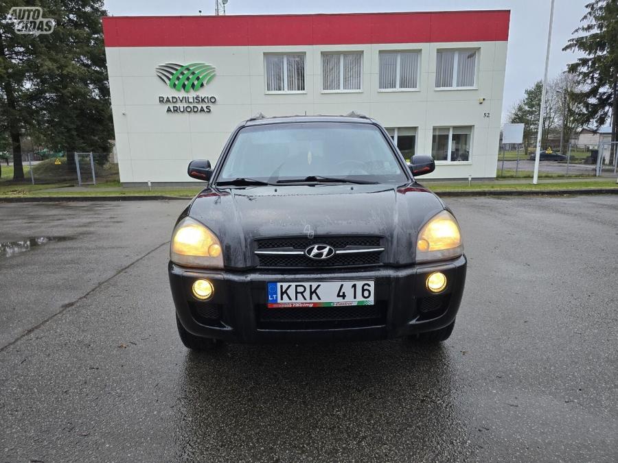 Black Hyundai Tucson 2006 in Radviliskis, with an engine capacity of 2.00 L and mileage of 332 thousand km for 1995 €, photo 9 on AUTOMOTO.COM.LV