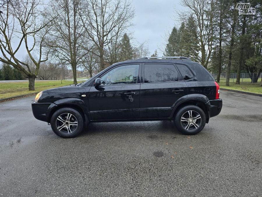 Black Hyundai Tucson 2006 in Radviliskis, with an engine capacity of 2.00 L and mileage of 332 thousand km for 1995 €, photo 11 on AUTOMOTO.COM.LV
