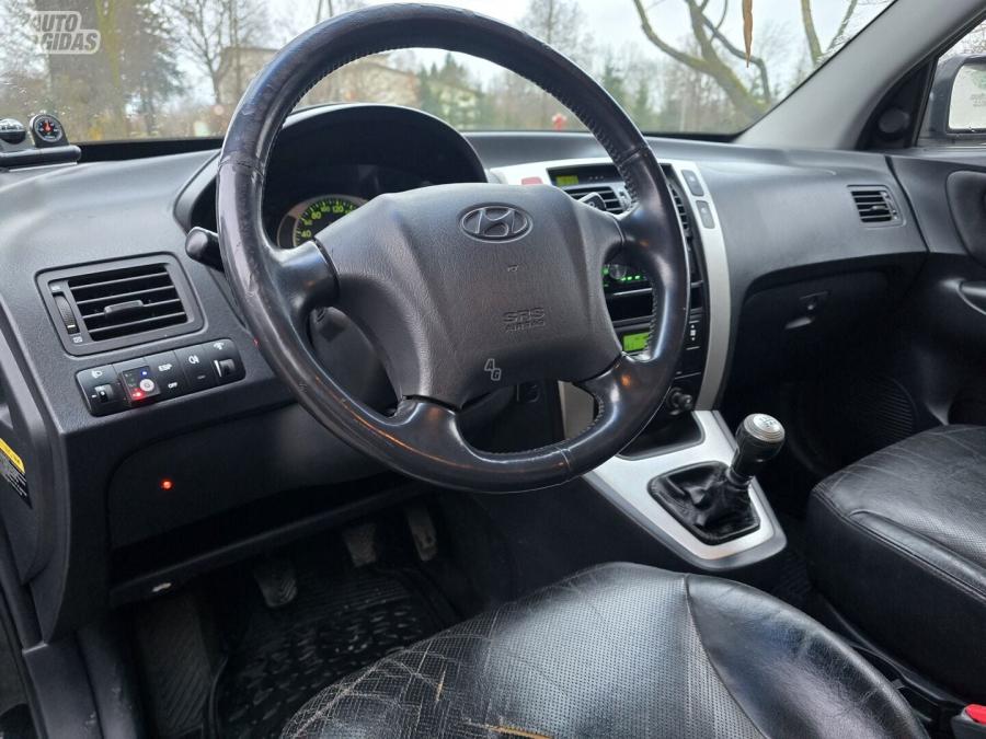 Black Hyundai Tucson 2006 in Radviliskis, with an engine capacity of 2.00 L and mileage of 332 thousand km for 1995 €, photo 17 on AUTOMOTO.COM.LV